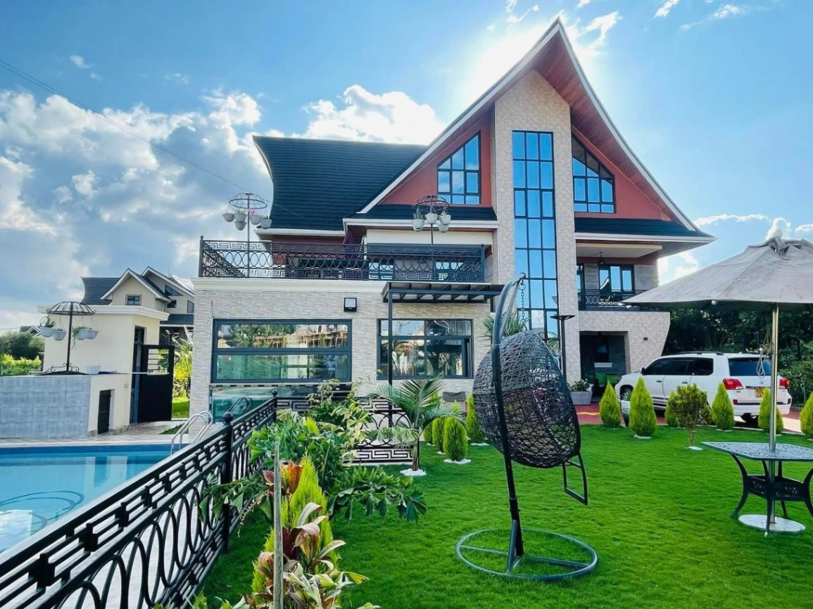 Exquisite 6-bedroom Mansion With Swimming Pool In Daykio Bustani, Ruiru ...